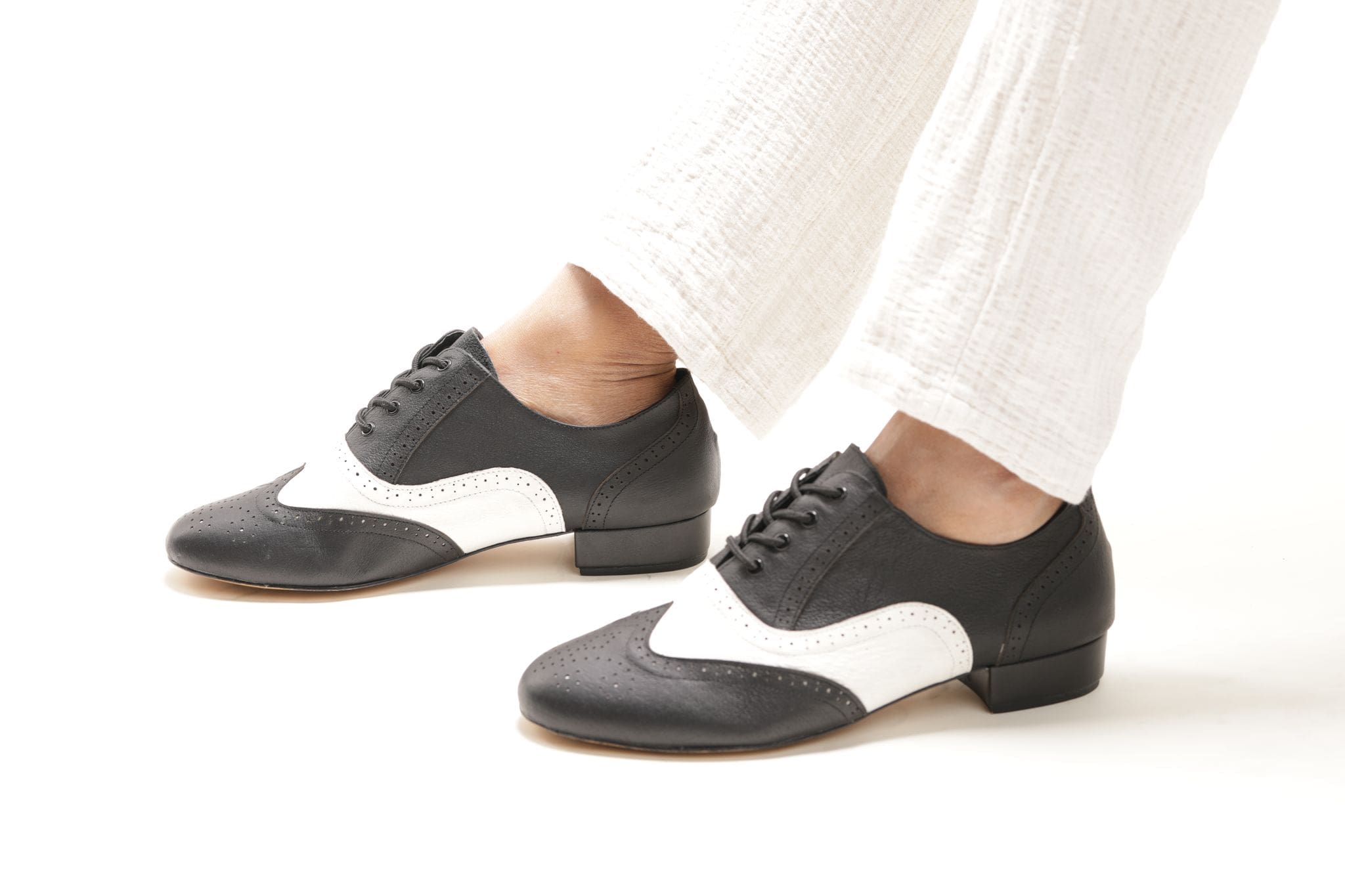 7812BW - Gentlemen's, Classic, Wingtip, 1950's Inspired Brogue, Black ...