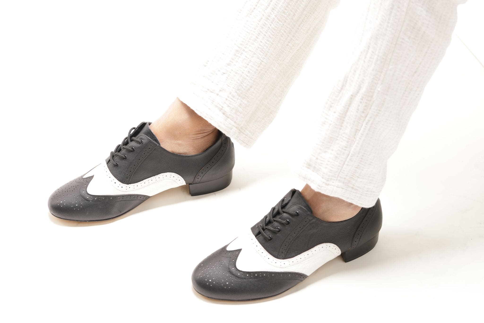 7812BW - Gentlemen's, Classic, Wingtip, 1950's Inspired Brogue, Black ...